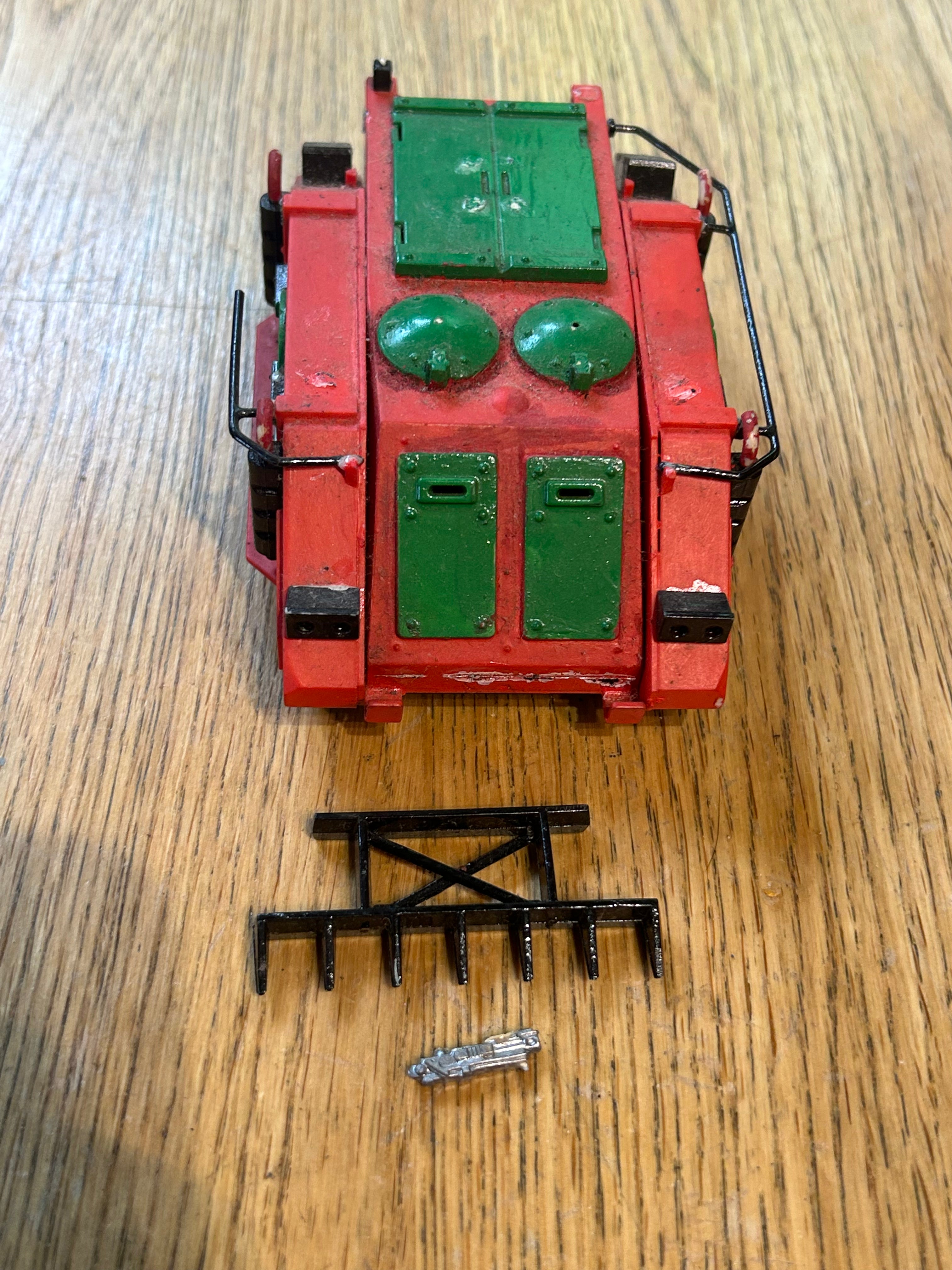 Warhammer 40k Rogue Trader Rhino (side piping is broken on places ...